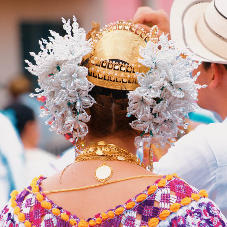 Joyas de la pollera: El peinetón - lacabanga.com